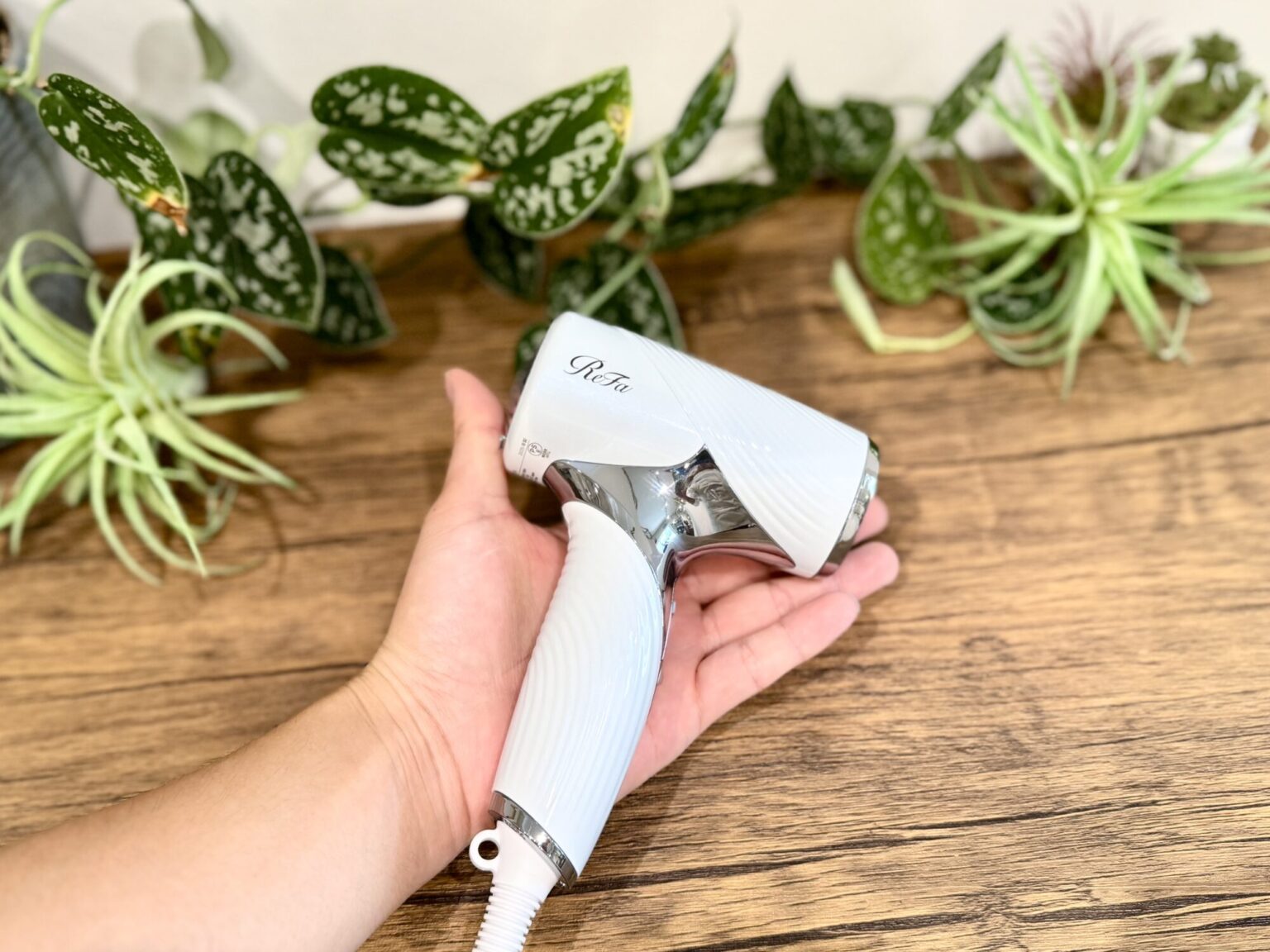 最小・最軽量 リファビューテックドライヤーSE（ReFa BEAUTEC DRYER SE）が新発売｜商品の特徴と先行購入方法を解説【送料無料】 | Ambient Hair